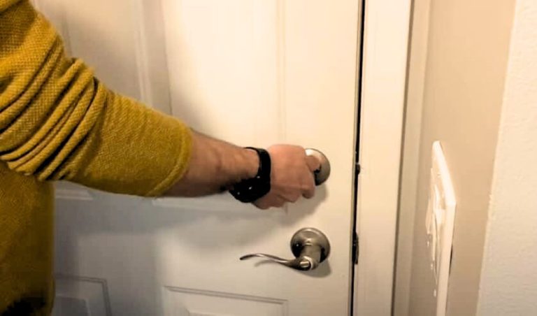 How to open a jammed door from the outside? - Homformation