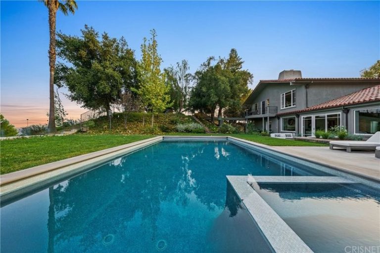 Joe Rogan’s Texas House: A Glimpse into the Podcaster’s Lavish ...