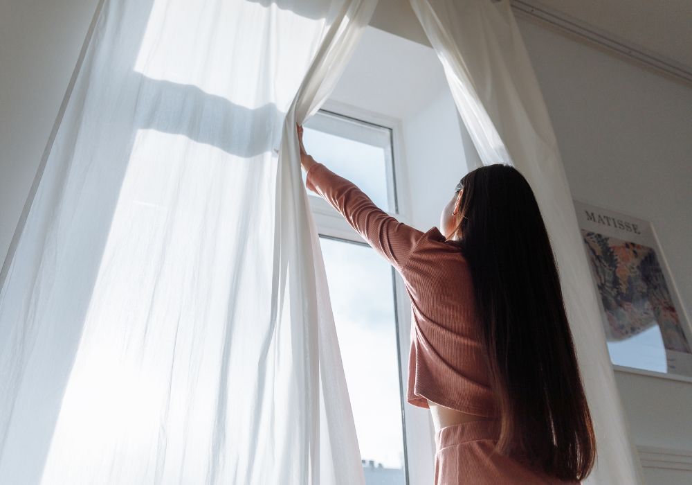 How to Choose the Right Curtains for Arched Windows - Homformation