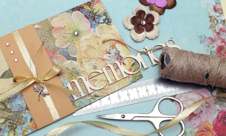 Digital Scrapbooking vs. Traditional Scrapbooking: A Creative Evolution ...