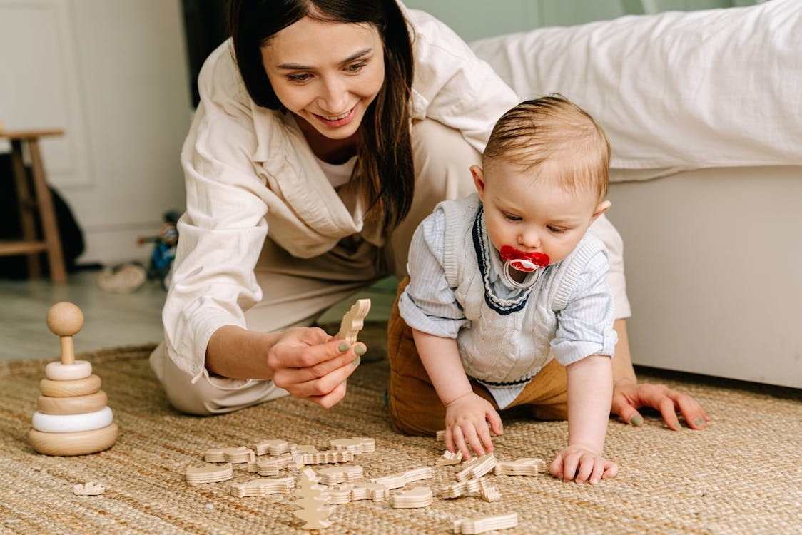 How to Entertain Your Baby with Daily Tasks - Homformation
