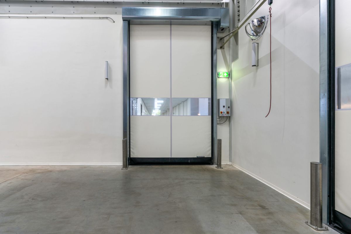 How High-Speed Doors Enhance Security in Busy Spaces - Homformation
